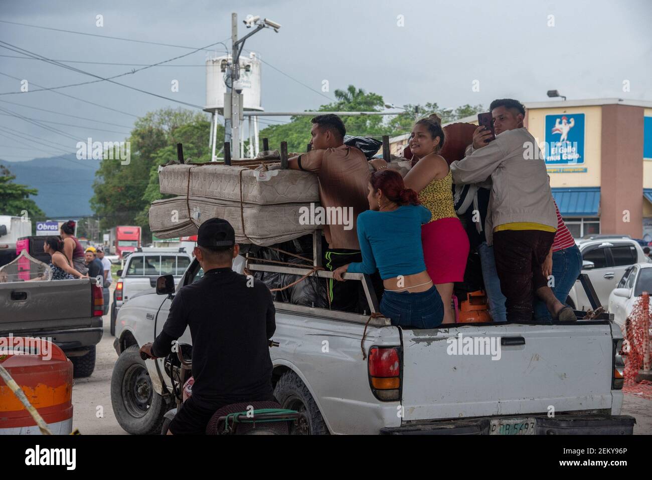 Displaced people with their belongings leave the lower San Pedro Sula ...