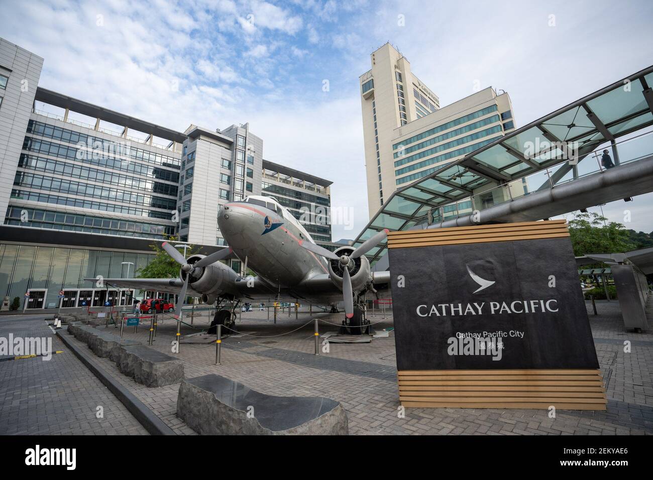 Cathay Pacific airways logo displayed on Cathay Pacific City building ...