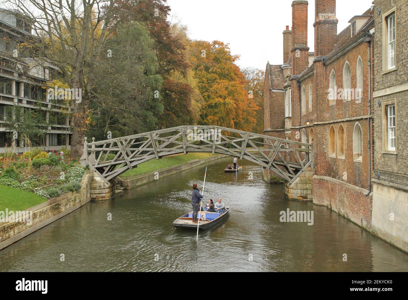Tourists on a punt boat below the Mathematical Bridge on river Cam in ...