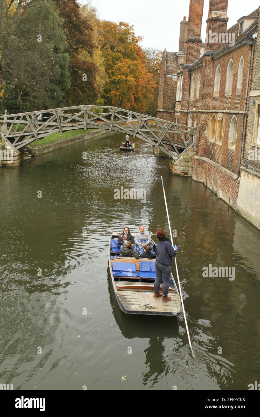 Tourists on a punt boat below the Mathematical Bridge on river Cam in ...