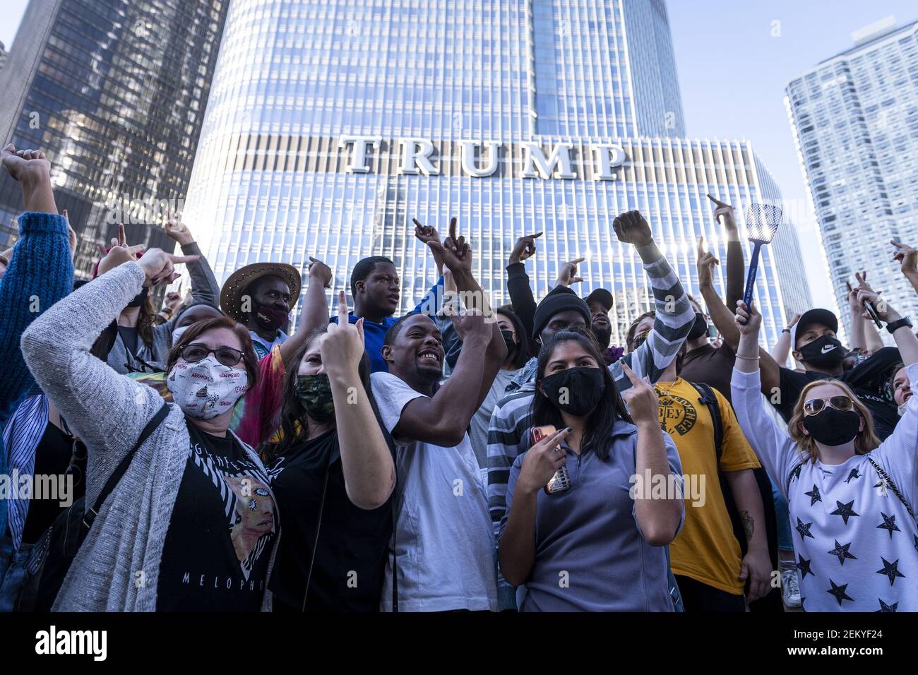 Chicago residents extend their middle fingers towards Trump Tower ...