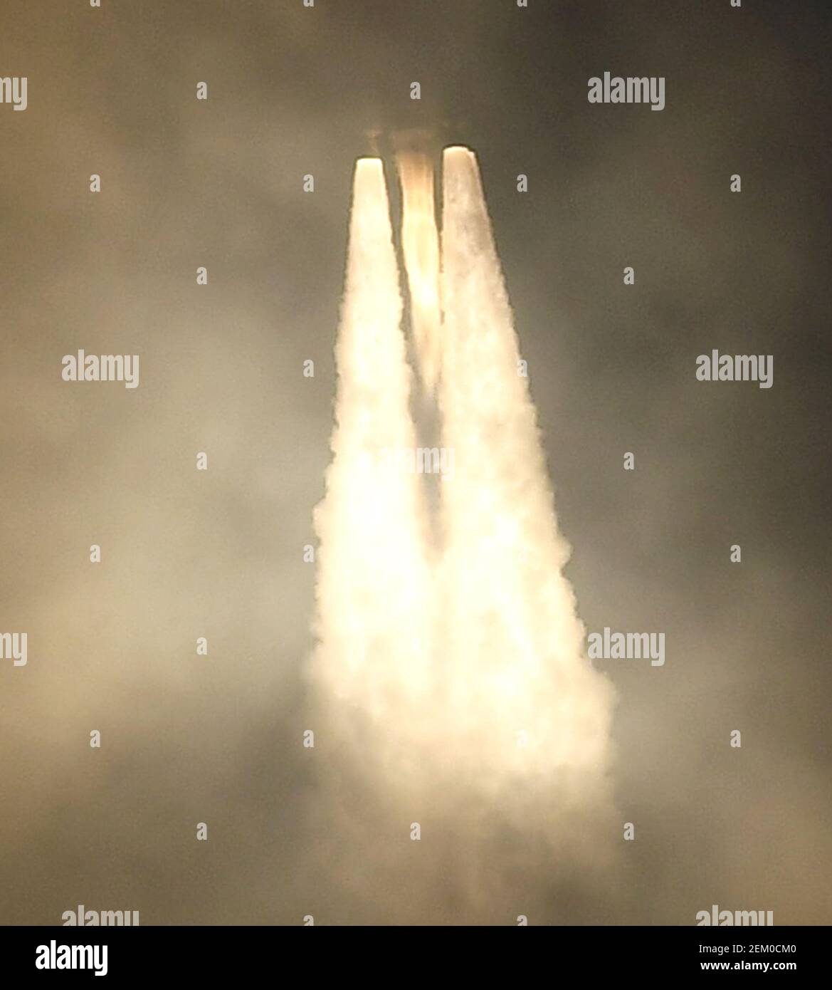 A United Launch Alliance Atlas V rocket carrying a classified payload ...