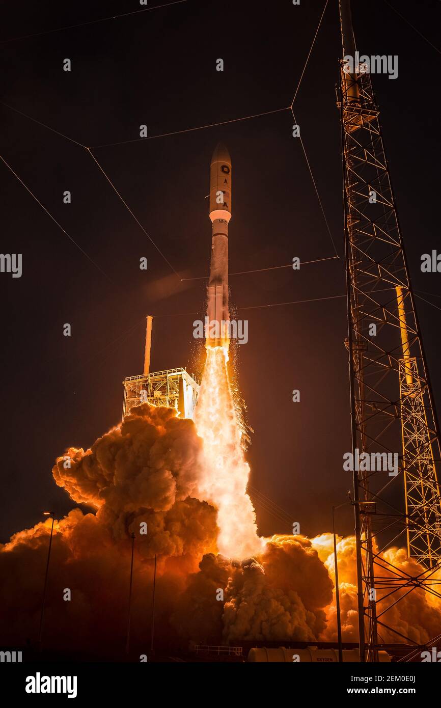 A United Launch Alliance (ULA) Atlas V rocket carrying the NROL-101 ...
