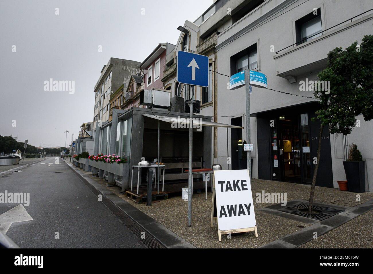 Porto, 11/14/2020 - Beginning of the curfew starting at 1pm on ...