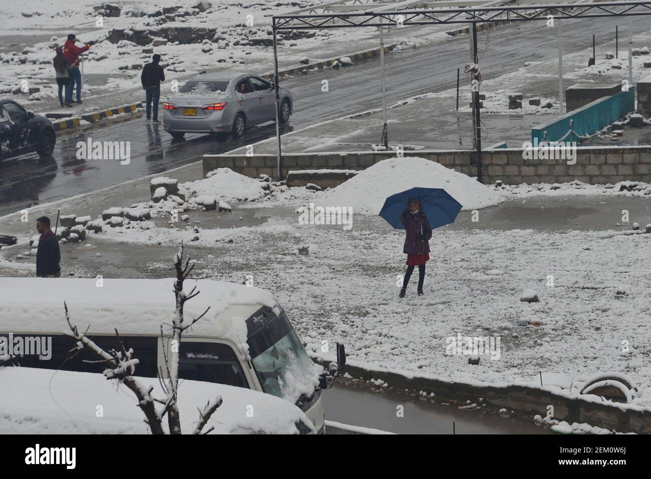 Heavy snow fall on roads from Kaghan to Naran as The region on Monday ...