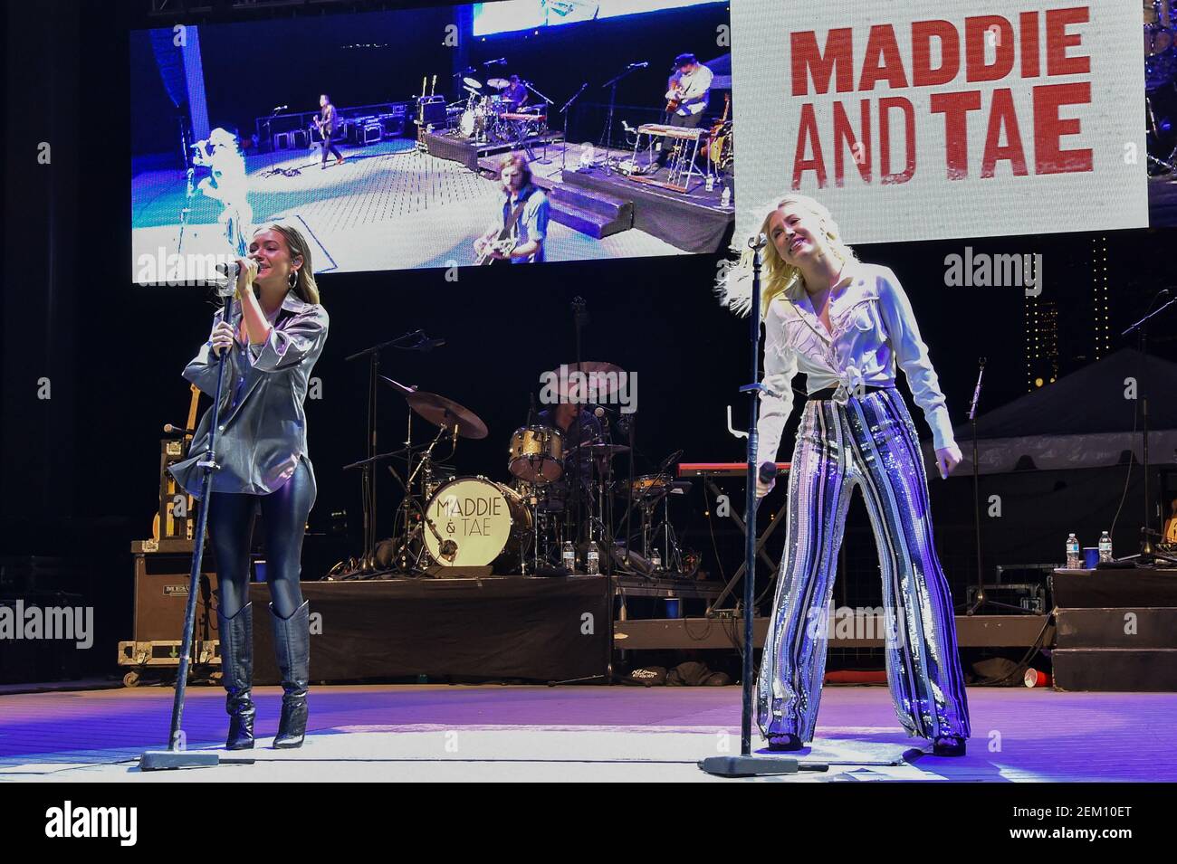 Taylor Dye (L) and Maddie Marlow (R) with the band Maddie and Tae ...