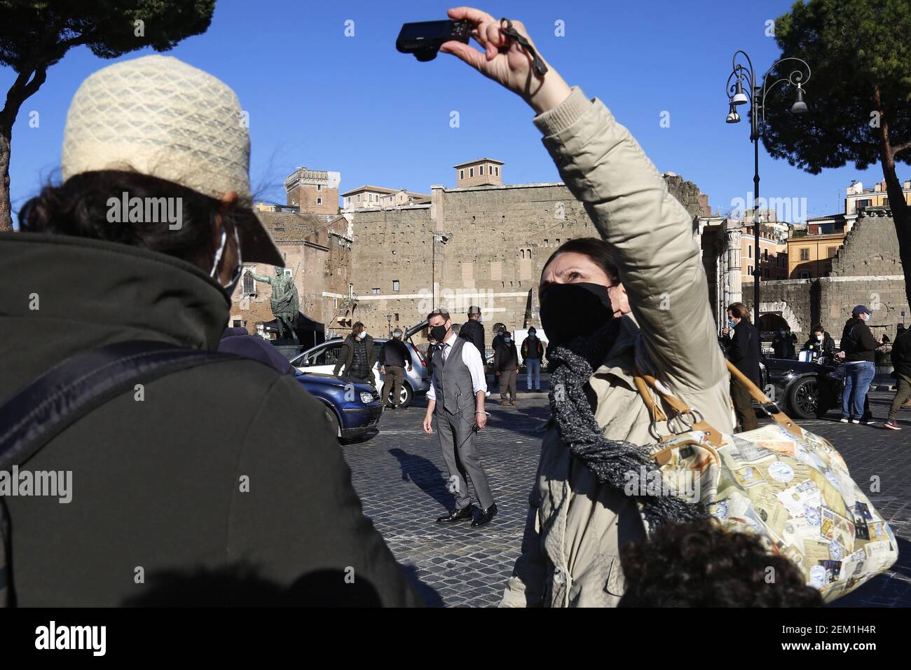 Actor Tom Cruise greeting his fans and making selfie with them on the ...