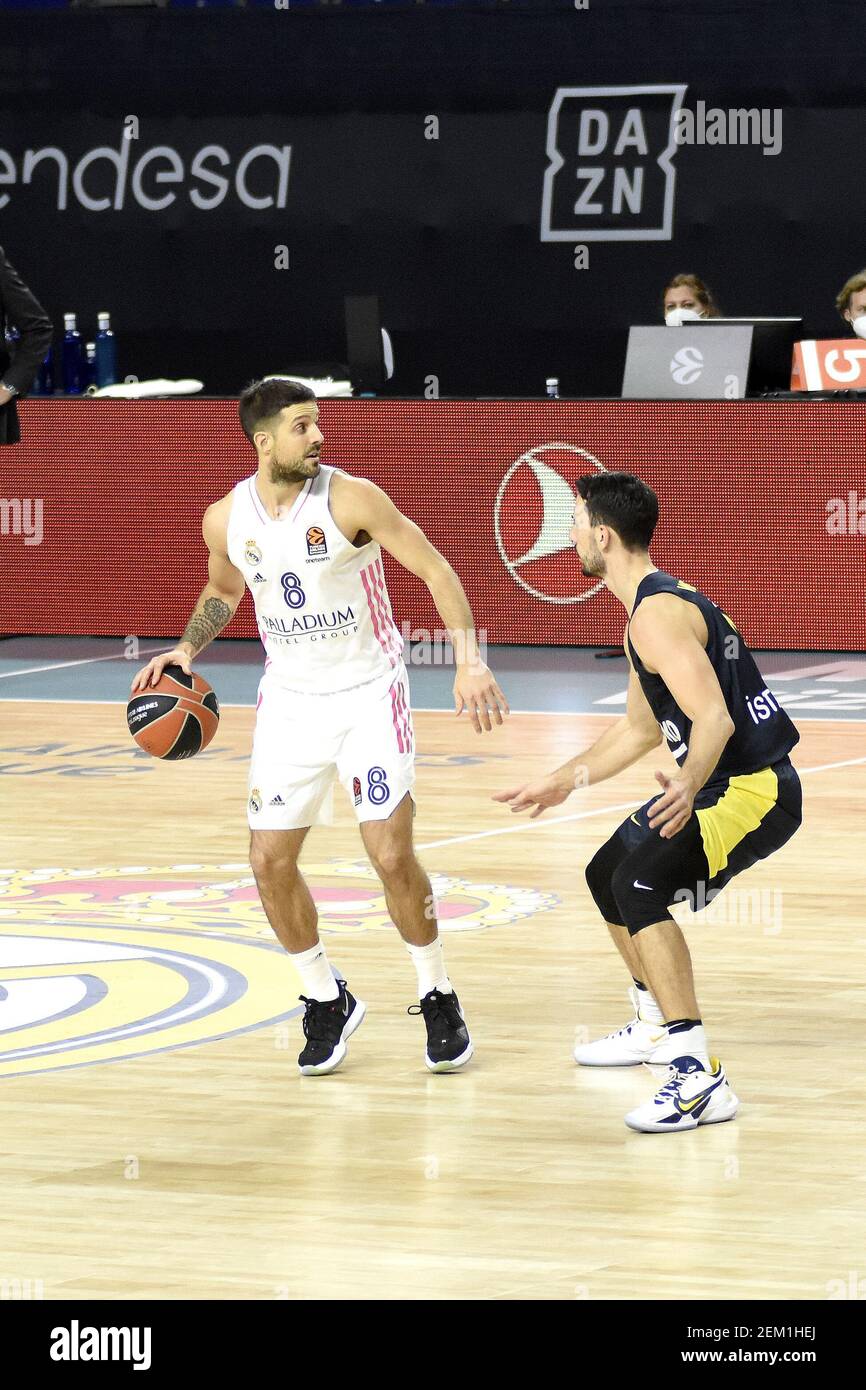 Real Madrid's Nicolas Laprovittola (l) and Fenerbahce Beko Istanbul's ...