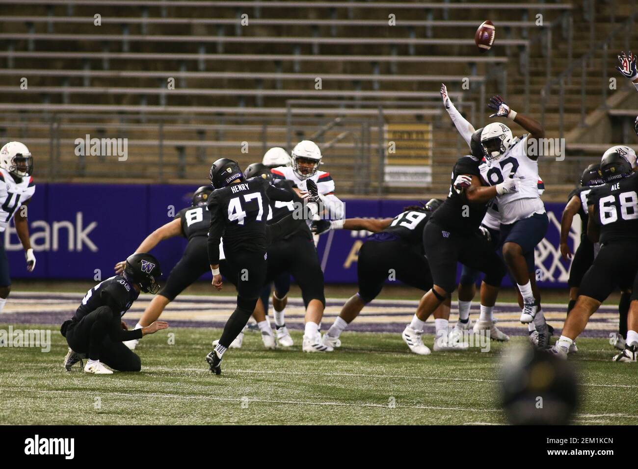 November 21, 2020: Washington Huskies kicker Peyton Henry (47) kicks ...