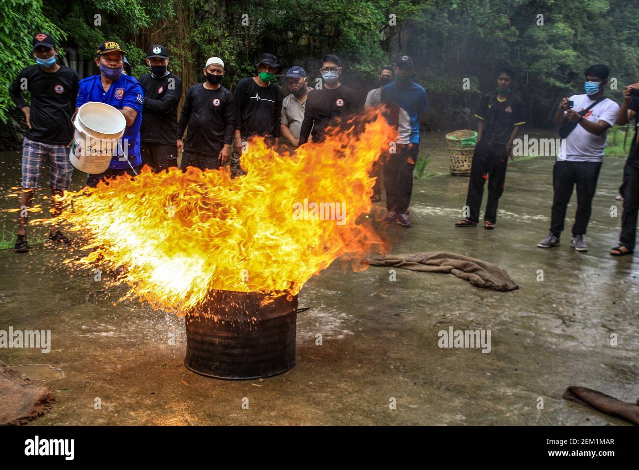 Vertical Rescue Indonesia training the community in handling fire ...