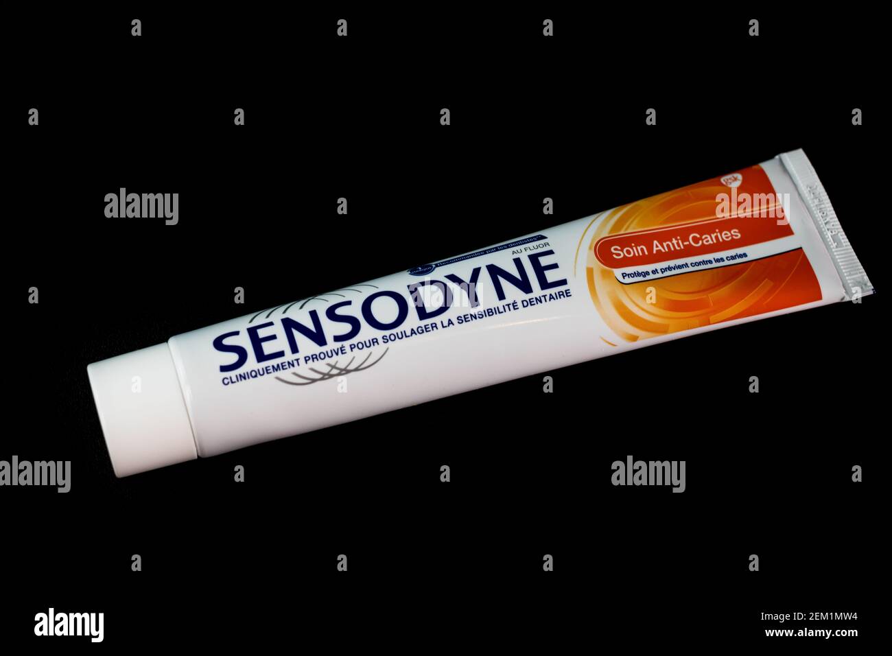 Box of sensodyne toothpaste hi-res stock photography and images - Alamy