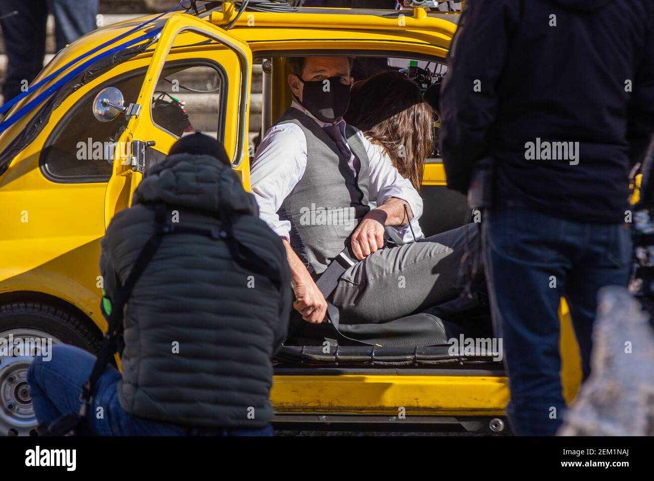 Tom Cruise on the set of Mission Impossible 7 at the Spanish Steps in ...