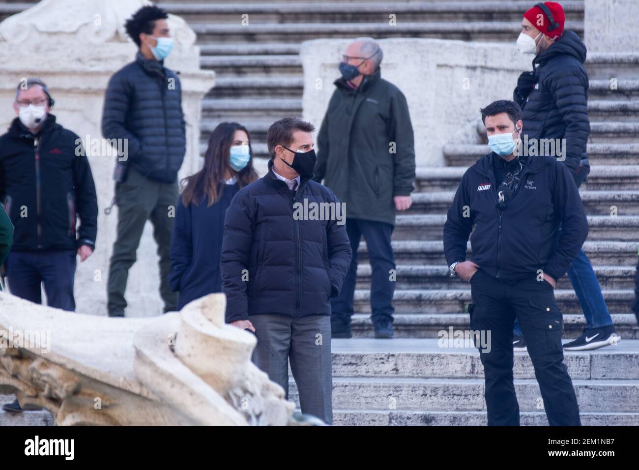(11/22/2020) Tom Cruise on the set of the Spanish Steps in Rome to ...