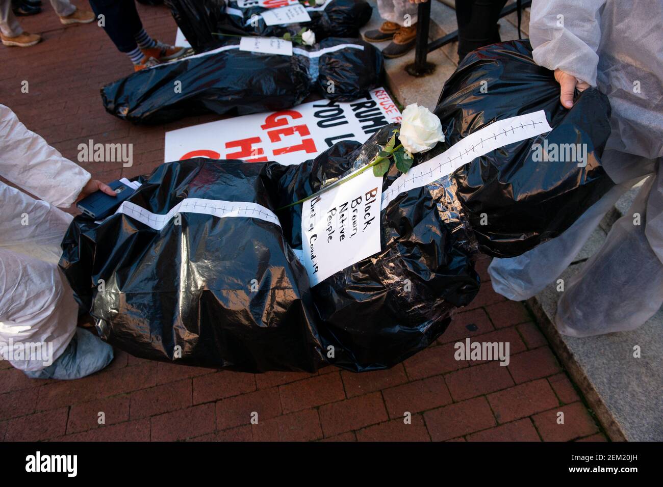 Protesters march to the U.S. General Services Administration (GSA ...