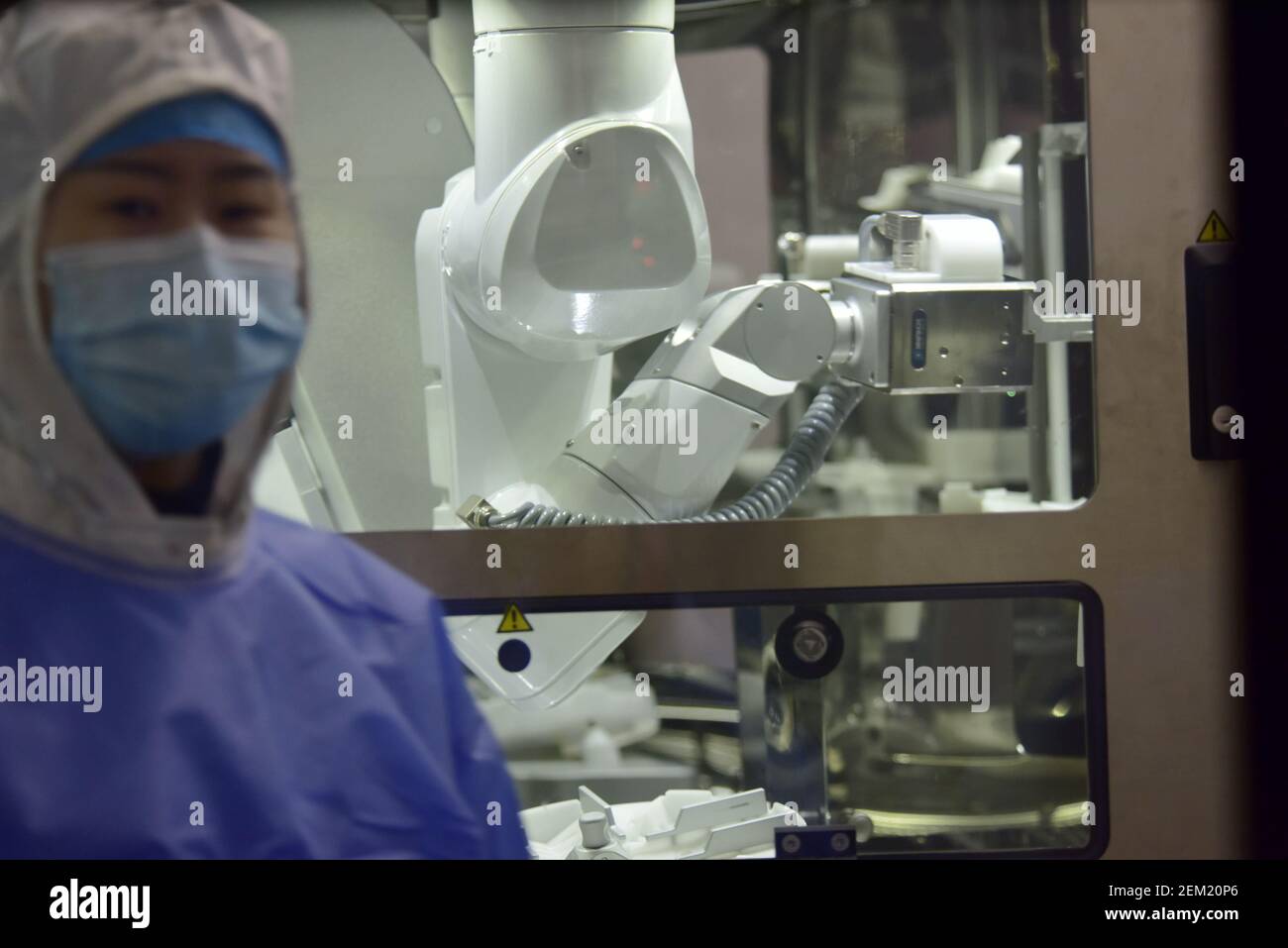The automatic dispensing medicines robot comes into service in Hefei ...