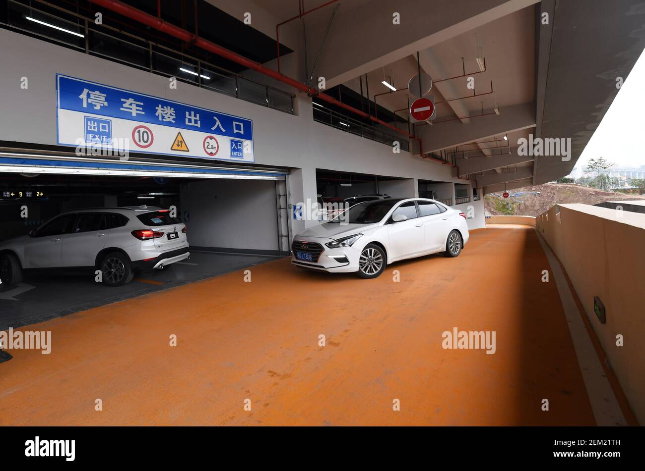 A spiral parking lot with a total of 15 floors, which can accommodate ...