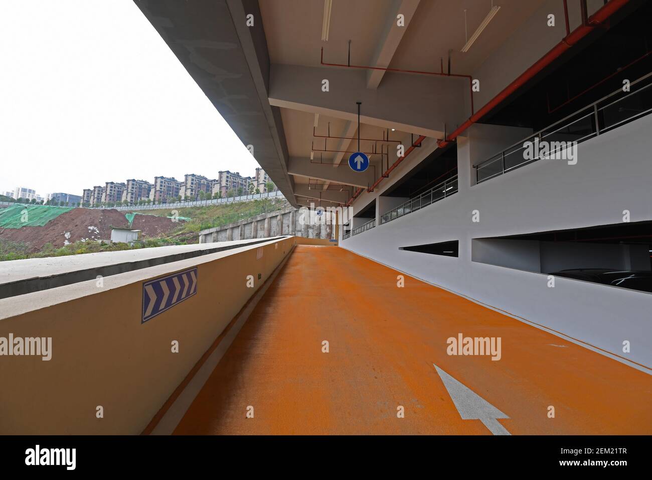 A spiral parking lot with a total of 15 floors, which can accommodate ...