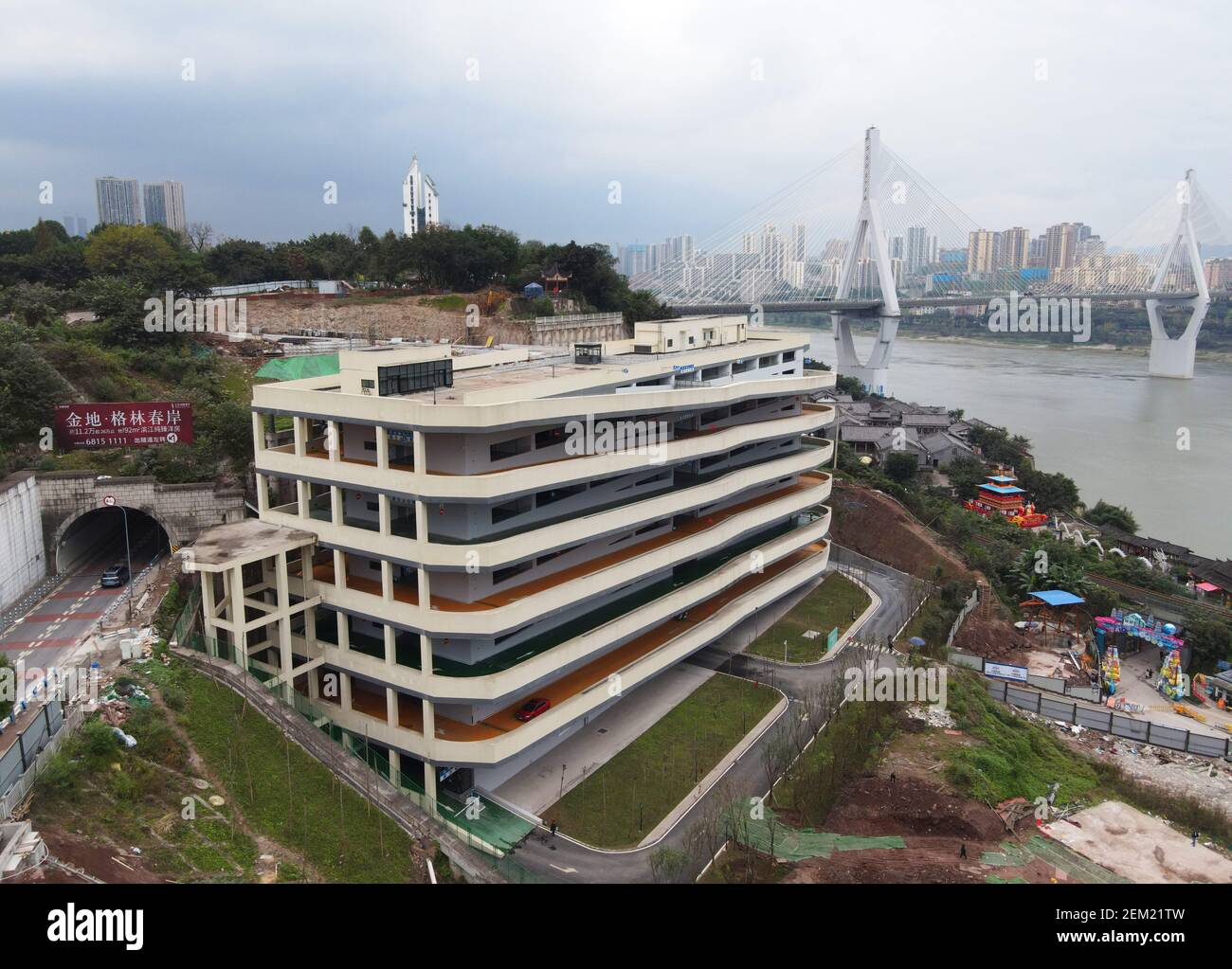 A spiral parking lot with a total of 15 floors, which can accommodate ...