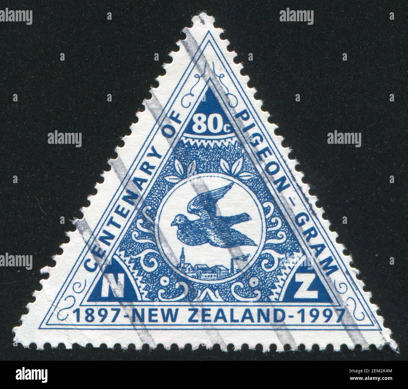 NEW ZEALAND - CIRCA 1997: stamp printed by New Zealand, shows Pigeon ...
