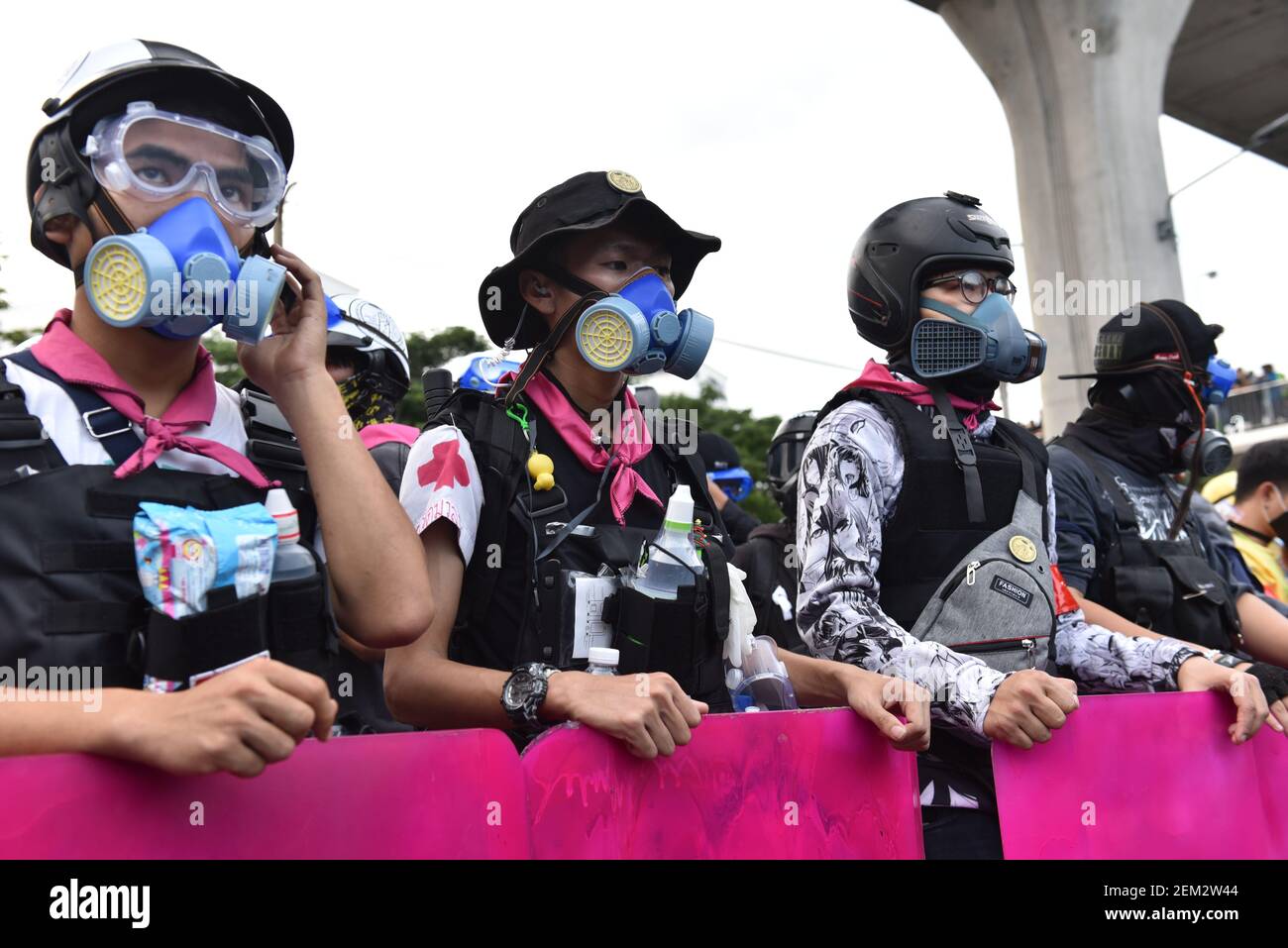 Security volunteers And anti-government protesters wear glasses, masks ...