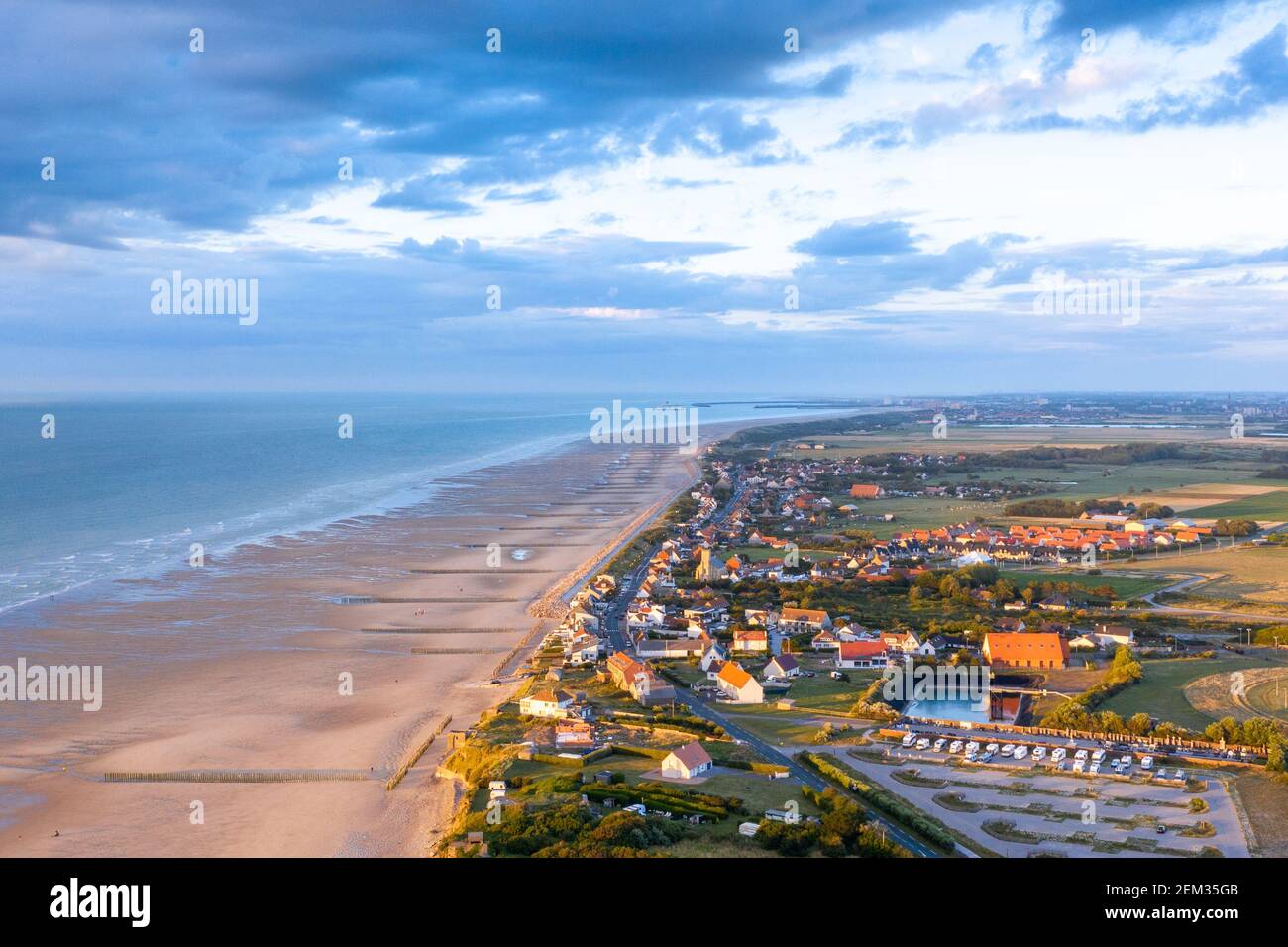 Vue aérienne de Sangatte, France, Hauts de France, Côte d'Opale Stock ...