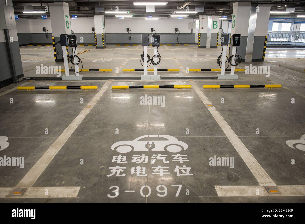 The largest parking building in central China, the parking building of ...