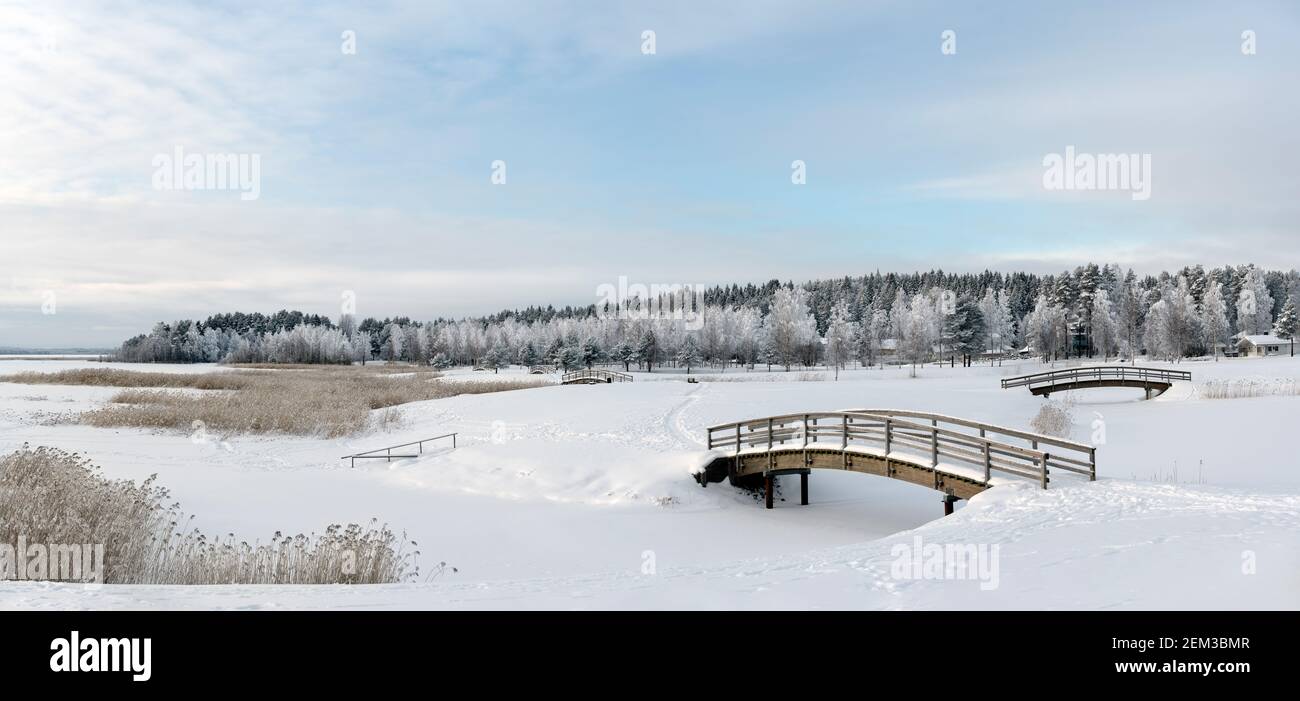 Wooden snow bridges hi-res stock photography and images - Alamy
