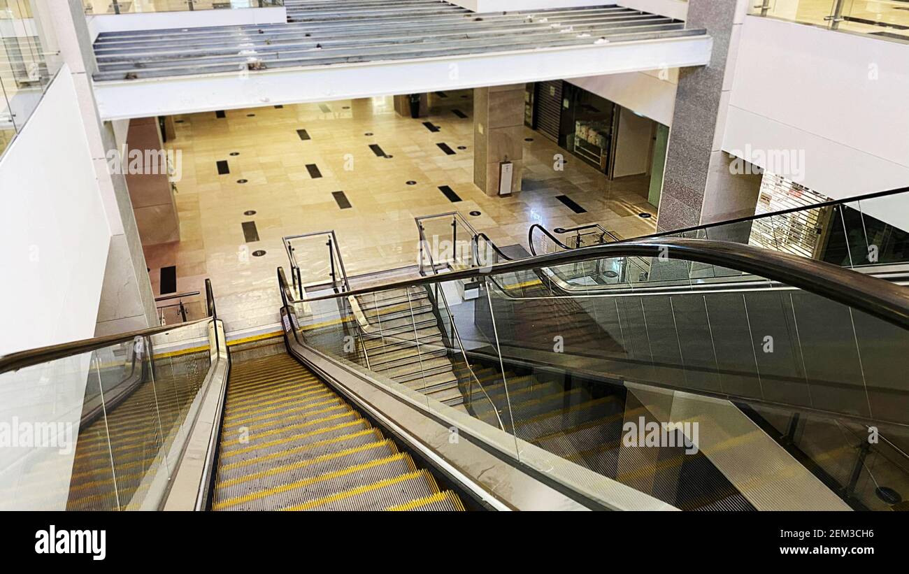 Empty mall center hi-res stock photography and images - Alamy