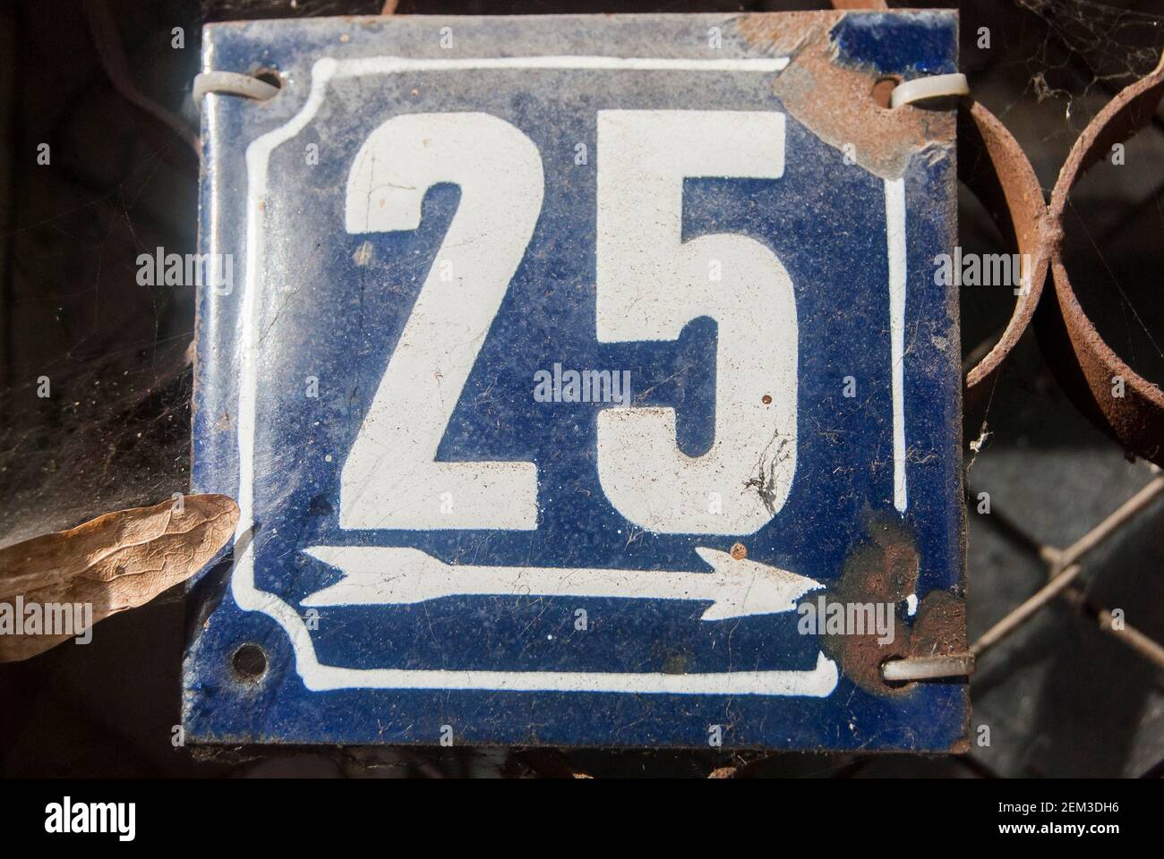 House number 25 sign hi-res stock photography and images - Alamy