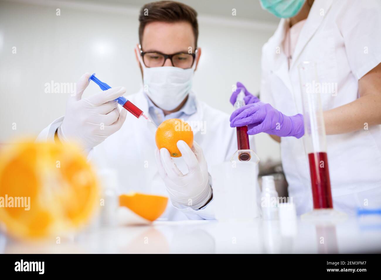 Lab worker injecting liquid hi-res stock photography and images - Alamy