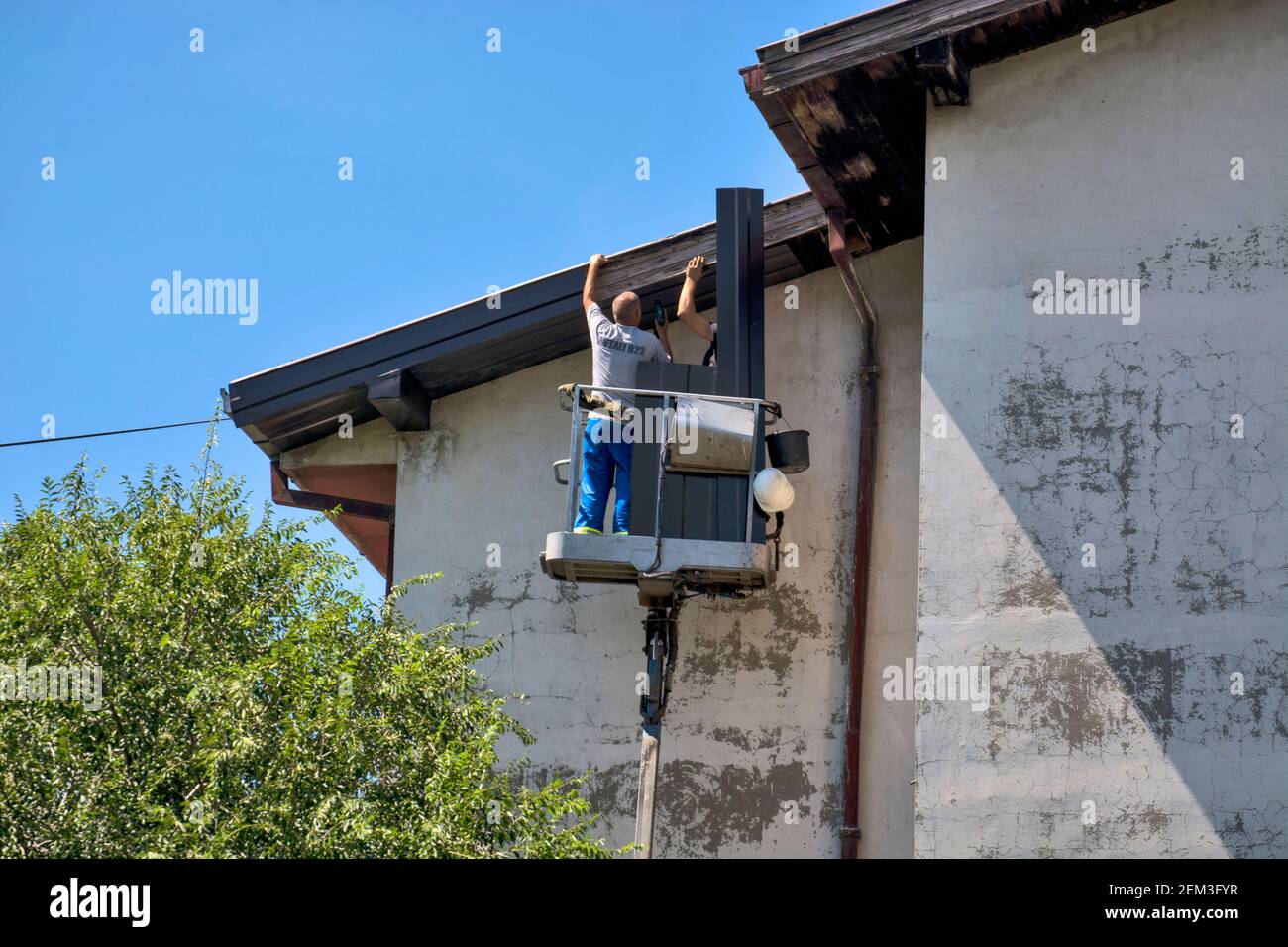 Dangerous construction work hi-res stock photography and images - Alamy