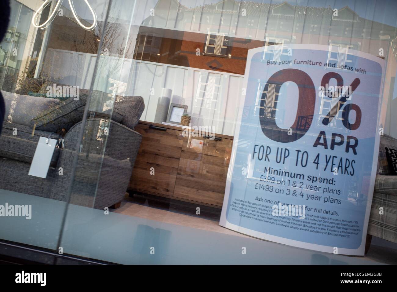 0% APR sign in shop window, England Stock Photo - Alamy