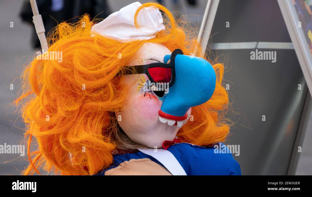 Yellow teeth portrait hi-res stock photography and images - Alamy