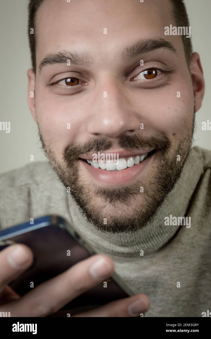 Amused facial expression hi-res stock photography and images - Alamy