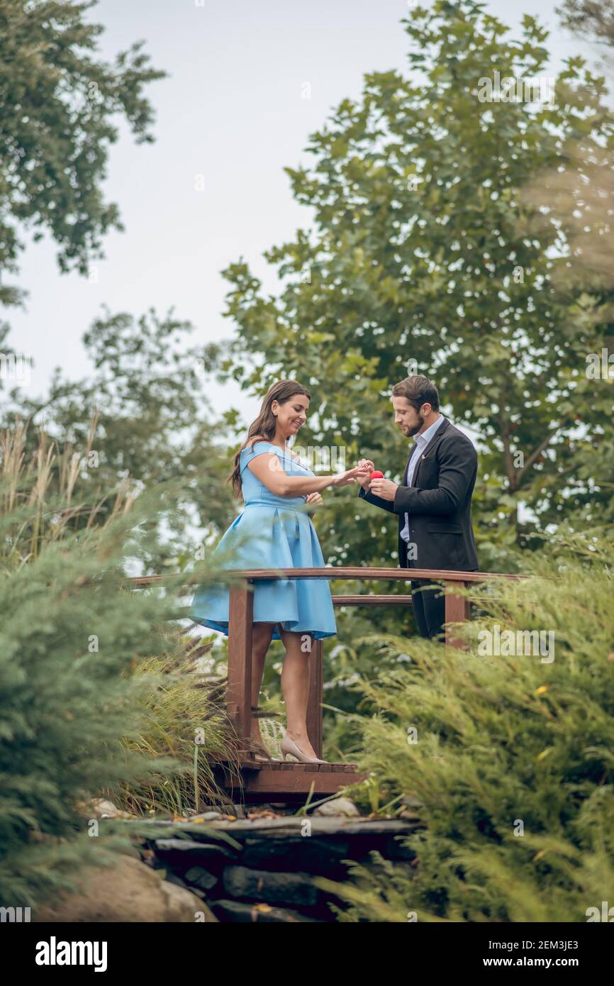 Man proposing hi-res stock photography and images - Alamy