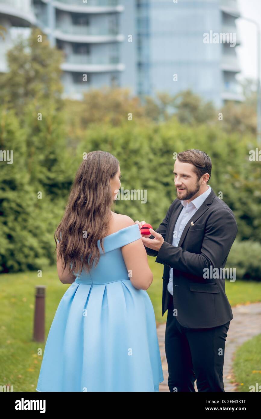 Man proposing and woman with back to camera Stock Photo - Alamy
