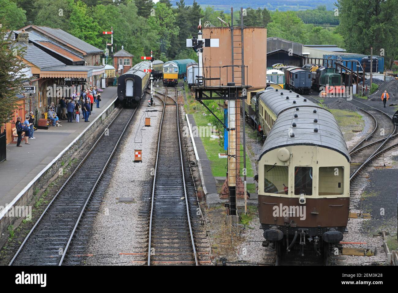 South devon steam railway line at buckfastleigh station hi-res stock ...