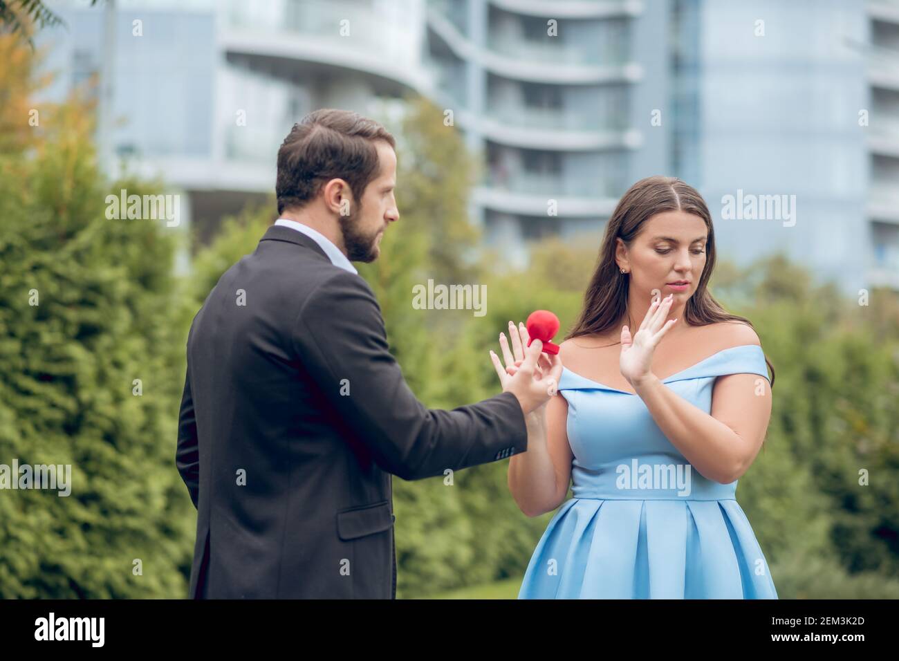 Man is standing proposition and woman refusing Stock Photo - Alamy