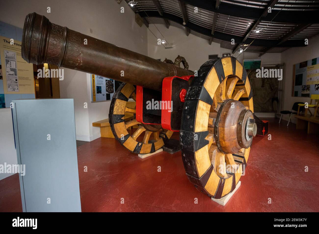 Siege gun hi-res stock photography and images - Alamy