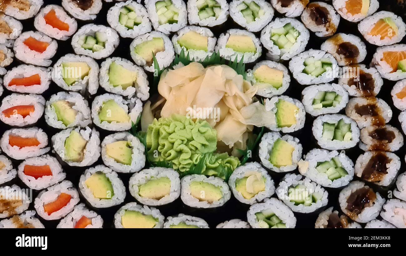 Sushi plate hi-res stock photography and images - Alamy