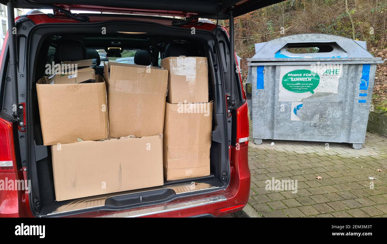 Overfilled container hi-res stock photography and images - Alamy