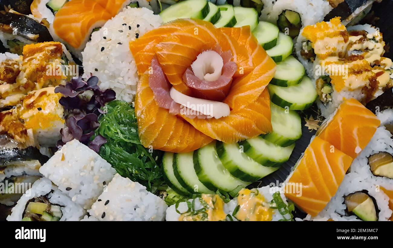 Sushi plate hi-res stock photography and images - Alamy