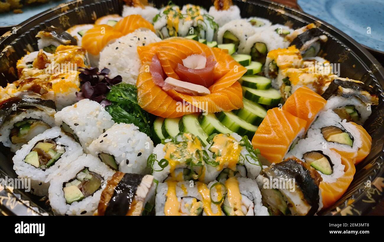 Sushi plate hi-res stock photography and images - Alamy