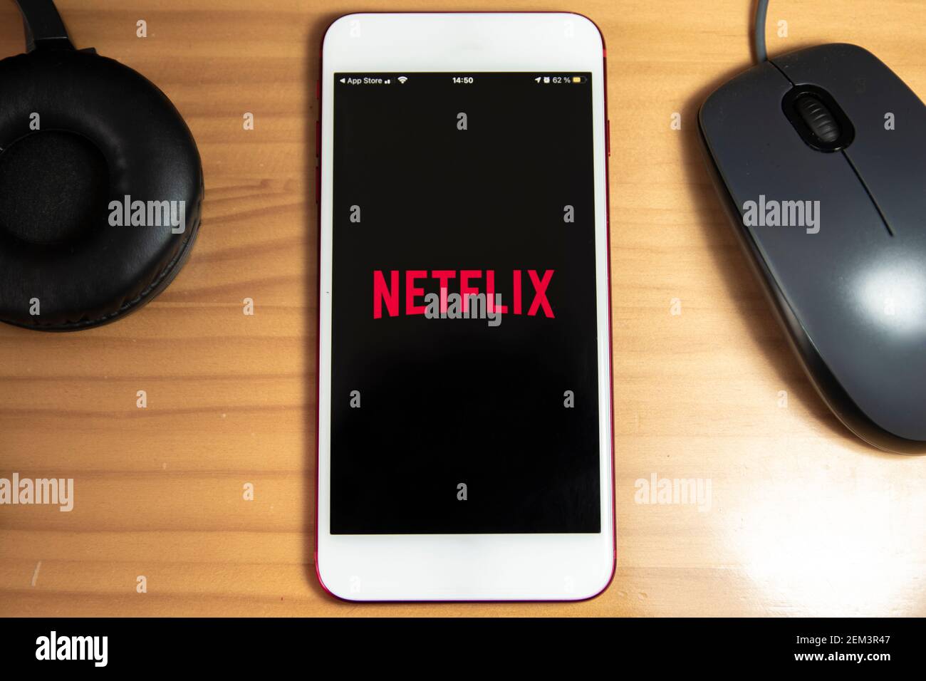 Netflix screen 2021 hi-res stock photography and images - Alamy