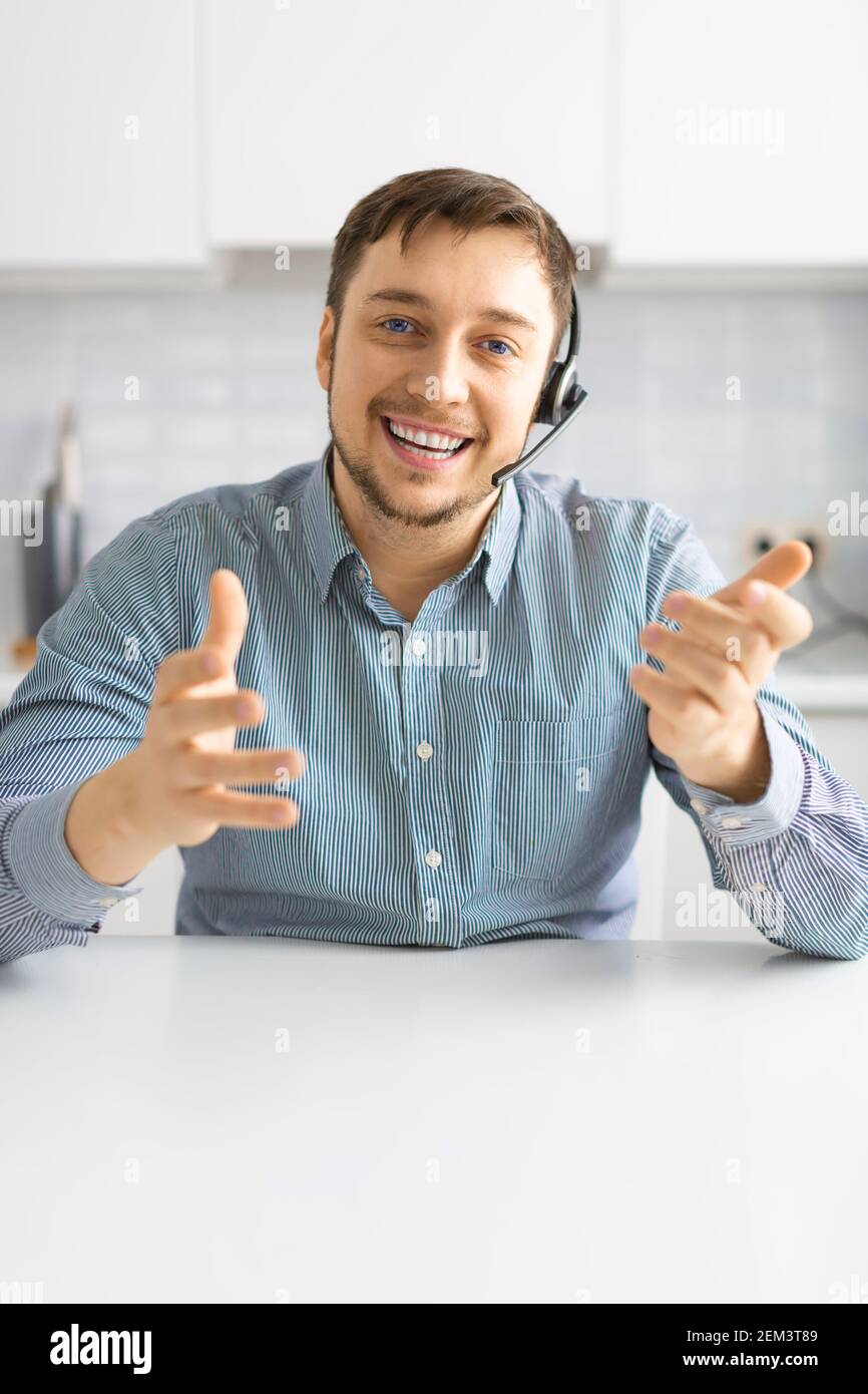 Vertical video call center male hi-res stock photography and images - Alamy