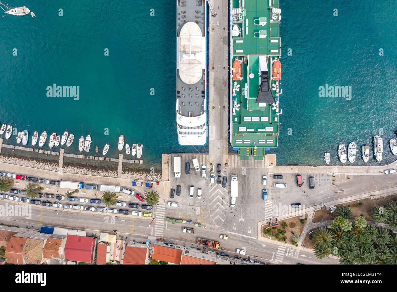 Directly overhead people ship hi-res stock photography and images - Alamy