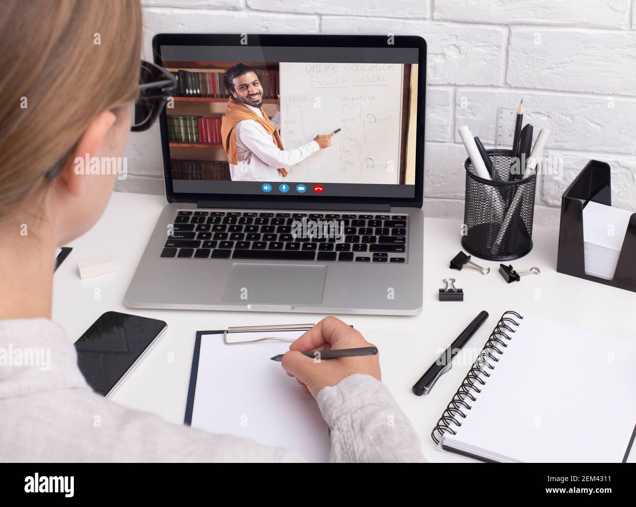 Webinar screen writing hi-res stock photography and images - Alamy
