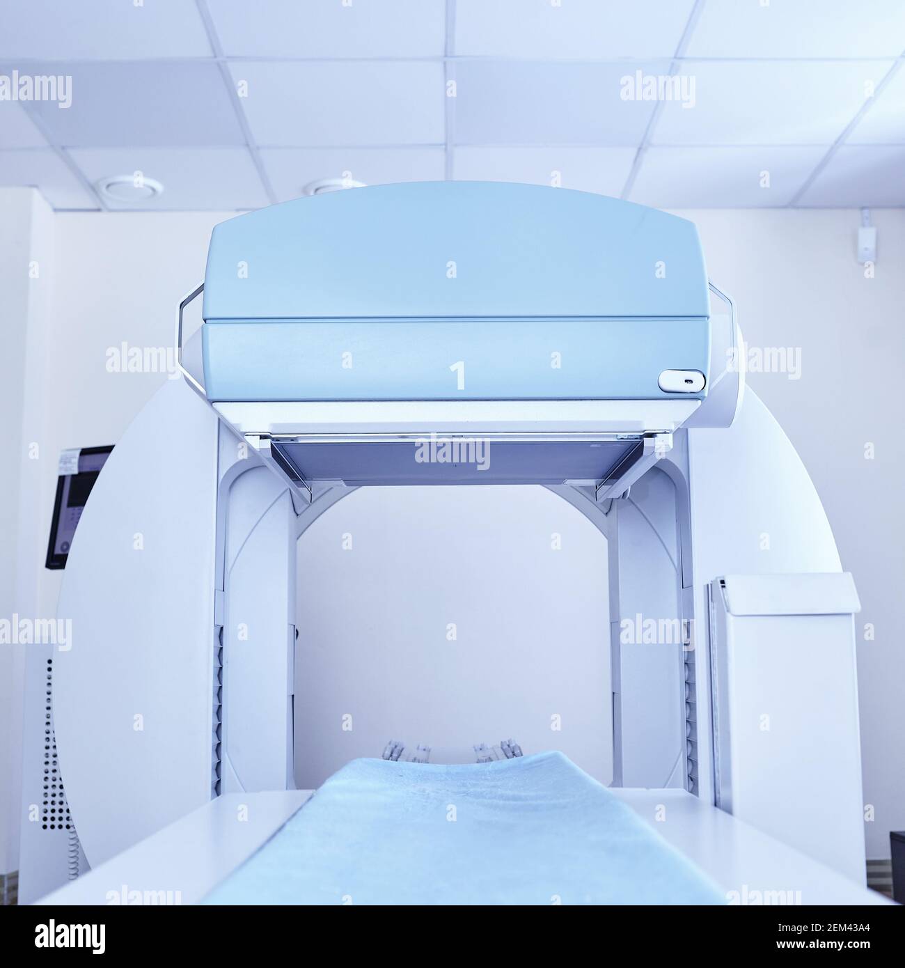 Medical linear accelerator in the therapeutic oncology. Radiation in ...