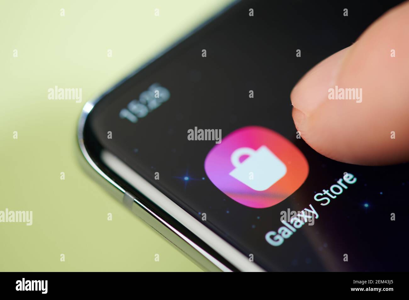 Galaxy store app icon hi-res stock photography and images - Alamy