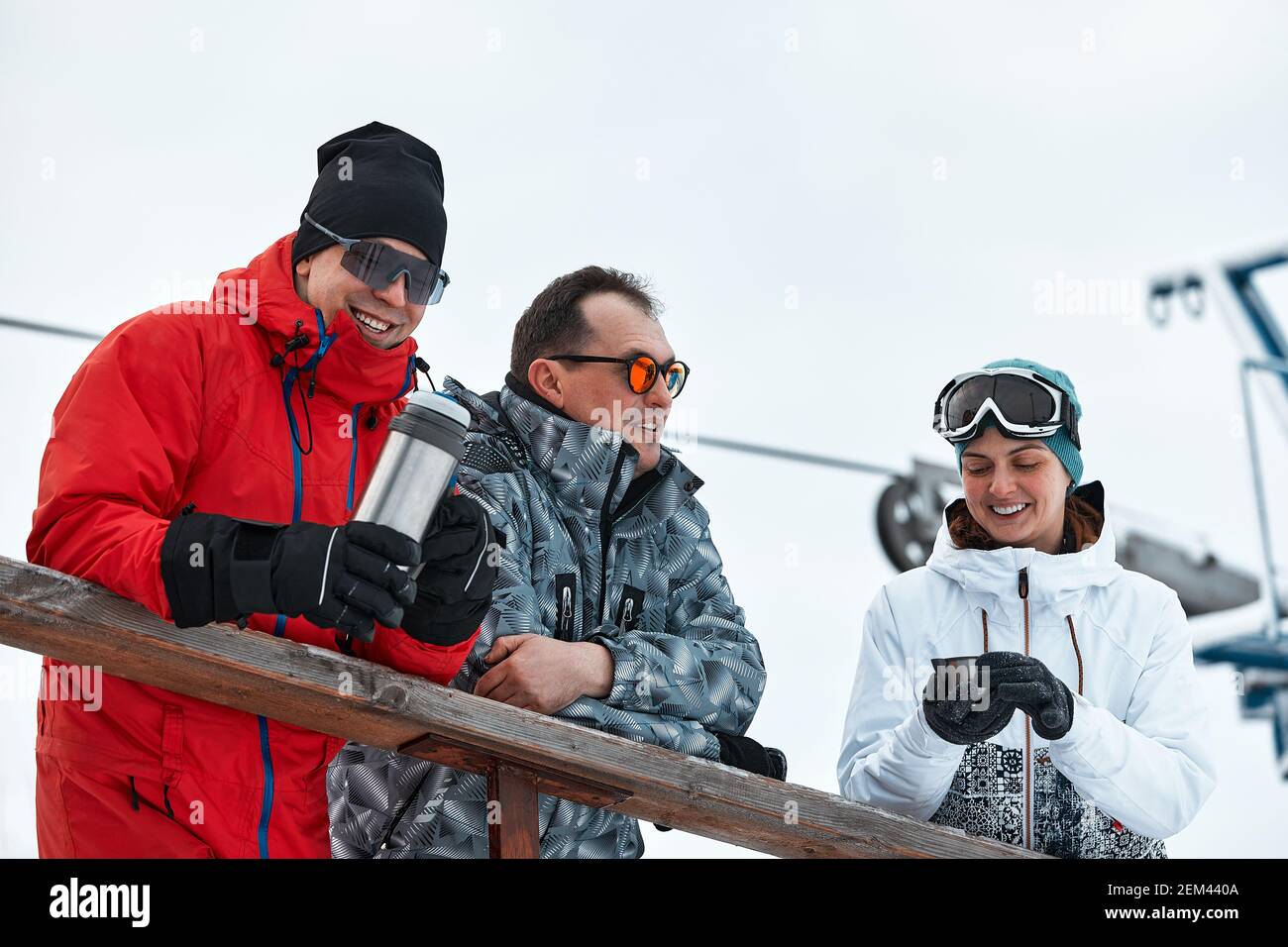 Skiers drinking tea hi-res stock photography and images - Alamy